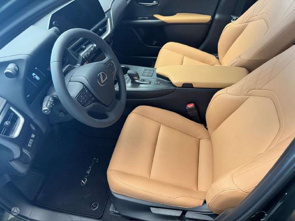 Green Lexus UX 300h 2025 in Kaunas, with an engine capacity of 1.99 L and mileage of 5 thousand km for 44300 €, photo 11 on AUTOMOTO.COM.LV