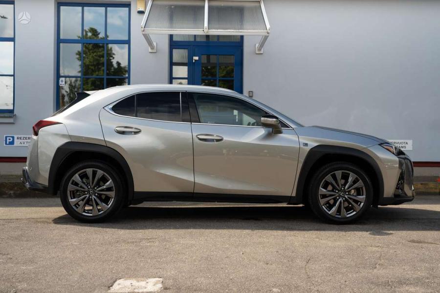 Pelēks Lexus UX 300h 2024 Viļņa, ar dzinēja tilpumu 1.99 L un nobraukumu 15 tūkst. km par 36900 €, foto 6 vietnē AUTOMOTO.COM.LV