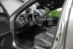 Pelēks Lexus UX 300h 2024 Viļņa, ar dzinēja tilpumu 1.99 L un nobraukumu 15 tūkst. km par 36900 €, foto 17 vietnē AUTOMOTO.COM.LV