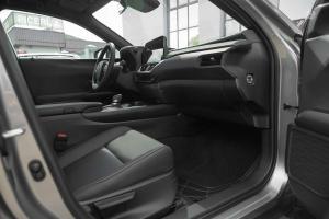Pelēks Lexus UX 300h 2024 Viļņa, ar dzinēja tilpumu 1.99 L un nobraukumu 15 tūkst. km par 36900 €, foto 31 vietnē AUTOMOTO.COM.LV