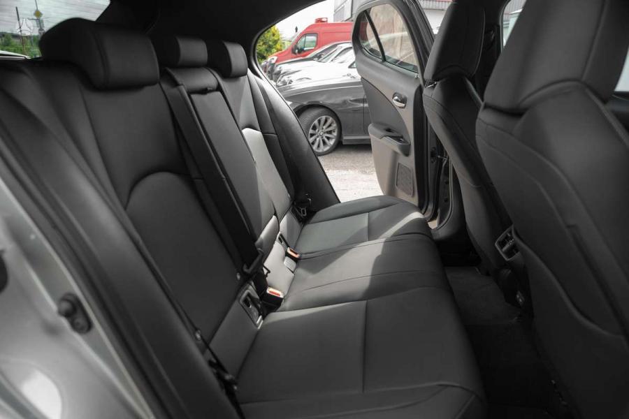 Pelēks Lexus UX 300h 2024 Viļņa, ar dzinēja tilpumu 1.99 L un nobraukumu 15 tūkst. km par 36900 €, foto 32 vietnē AUTOMOTO.COM.LV