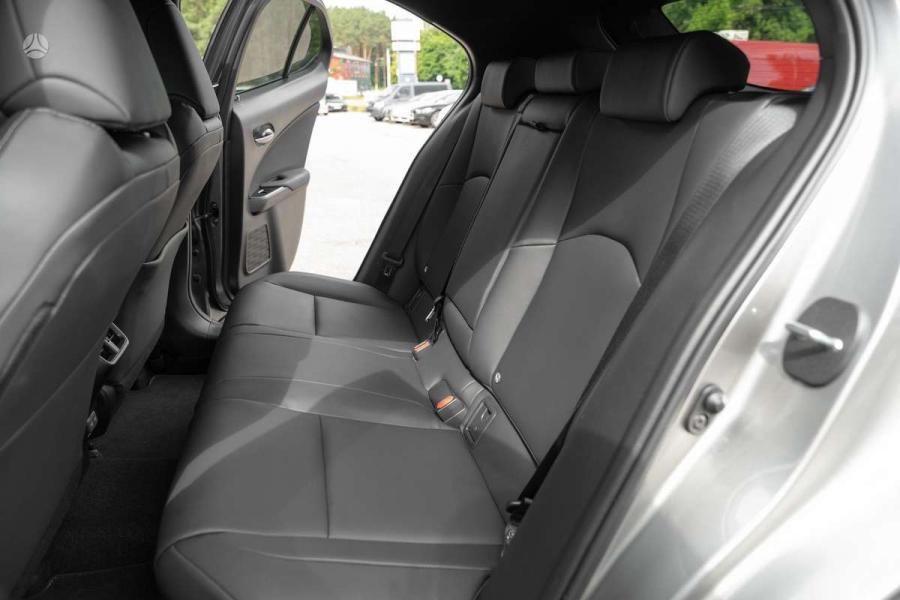 Pelēks Lexus UX 300h 2024 Viļņa, ar dzinēja tilpumu 1.99 L un nobraukumu 15 tūkst. km par 36900 €, foto 33 vietnē AUTOMOTO.COM.LV