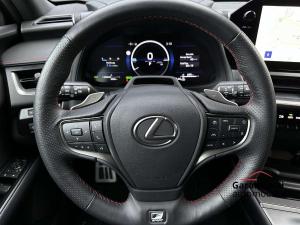 Red Lexus UX 300h 2024 in Vilnius, with an engine capacity of 1.99 L and mileage of 6 thousand km for 42550 €, photo 6 on AUTOMOTO.COM.LV