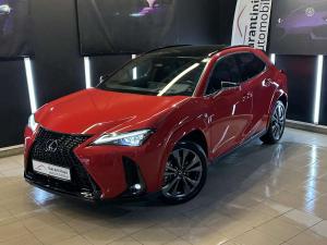 Sarkans Lexus UX 300h 2024 Viļņa, ar dzinēja tilpumu 2.00 L un nobraukumu 4 tūkst. km par 40750 €, foto  vietnē AUTOMOTO.COM.LV