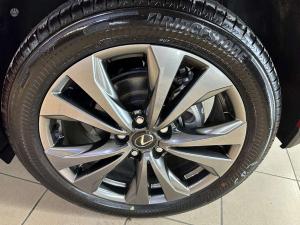 Red Lexus UX 300h 2024 in Vilnius, with an engine capacity of 2.00 L and mileage of 4 thousand km for 40750 €, photo 41 on AUTOMOTO.COM.LV