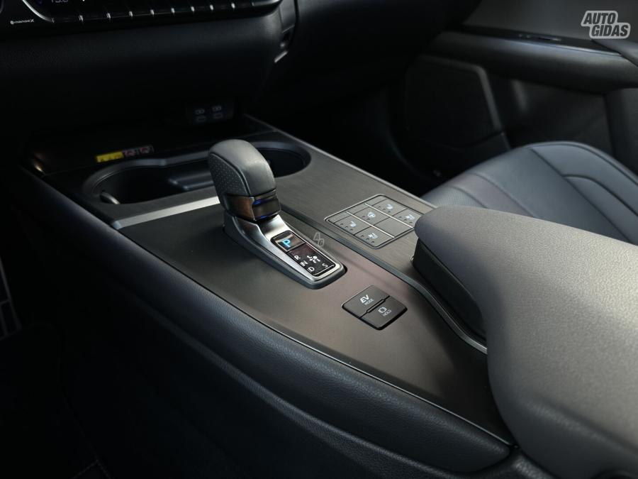 Red Lexus UX 300h 2024 in Avizieniai, with an engine capacity of 2.00 L and mileage of 4 thousand km for 40750 €, photo 27 on AUTOMOTO.COM.LV
