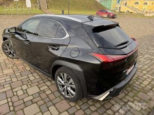 Melns Lexus UX 2019 Daugavpils, ar dzinēja tilpumu 2.00 L un nobraukumu 82 tūkst. km par 25750 €, foto 3 vietnē AUTOMOTO.COM.LV
