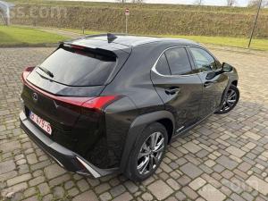 Melns Lexus UX 2019 Daugavpils, ar dzinēja tilpumu 2.00 L un nobraukumu 82 tūkst. km par 25750 €, foto 5 vietnē AUTOMOTO.COM.LV