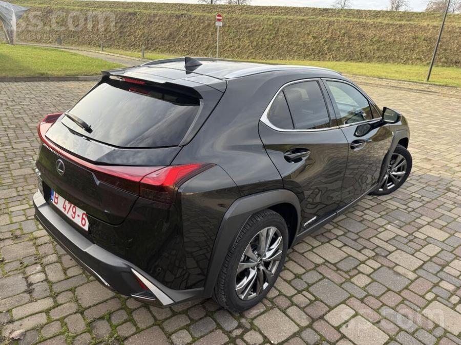 Melns Lexus UX 2019 Daugavpils, ar dzinēja tilpumu 2.00 L un nobraukumu 82 tūkst. km par 25750 €, foto 5 vietnē AUTOMOTO.COM.LV