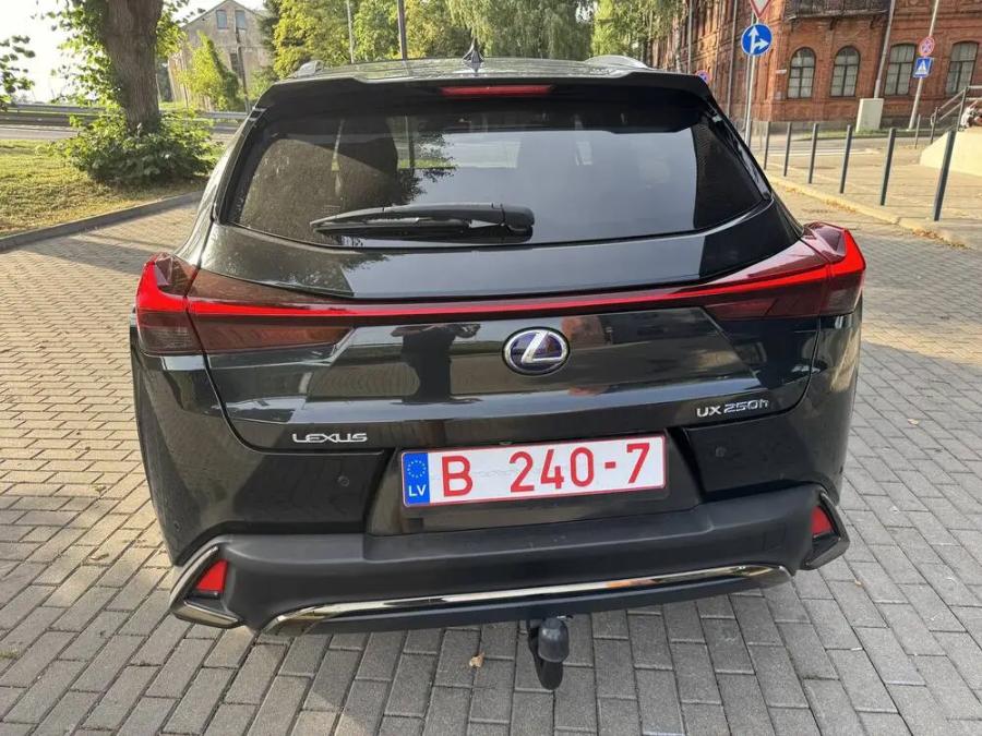 Melns Lexus UX 2019 Daugavpils, ar dzinēja tilpumu 2.00 L un nobraukumu 0 tūkst. km par 22999 €, foto 10 vietnē AUTOMOTO.COM.LV