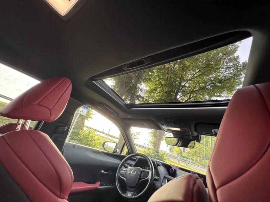 Melns Lexus UX 2019 Daugavpils, ar dzinēja tilpumu 2.00 L un nobraukumu 0 tūkst. km par 22999 €, foto 31 vietnē AUTOMOTO.COM.LV