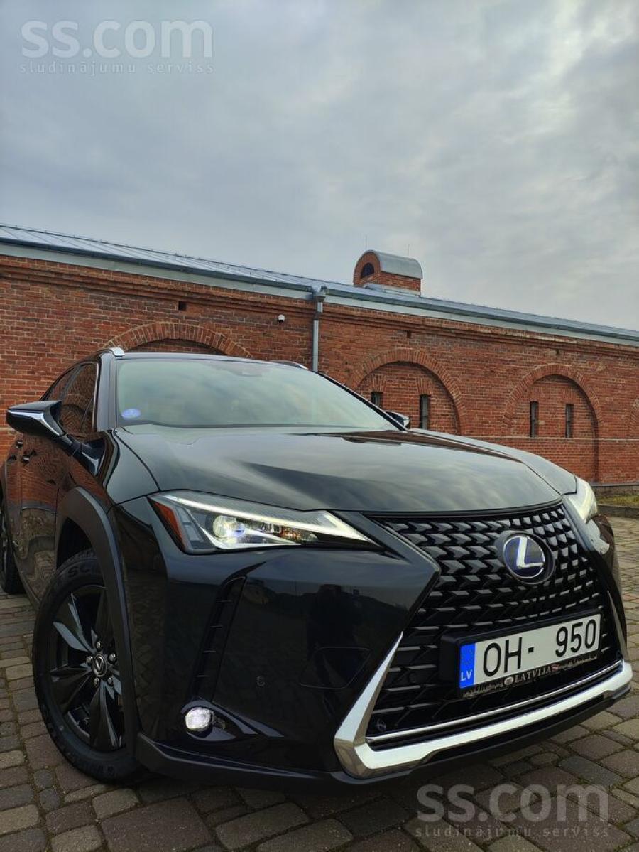 Melns Lexus UX 2021 Daugavpils, ar dzinēja tilpumu 2.00 L un nobraukumu 107 tūkst. km par 23900 €, foto 1 vietnē AUTOMOTO.COM.LV