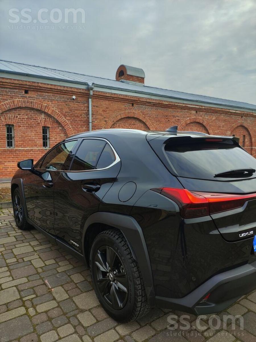Melns Lexus UX 2021 Daugavpils, ar dzinēja tilpumu 2.00 L un nobraukumu 107 tūkst. km par 23900 €, foto 6 vietnē AUTOMOTO.COM.LV
