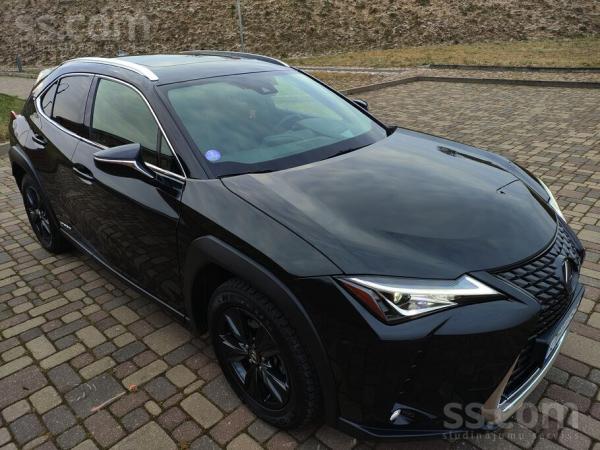 Black Lexus UX 2021 in Daugavpils, with an engine capacity of 2.00 L and mileage of 107 thousand km for 23900 €, photo 7 on AUTOMOTO.COM.LV