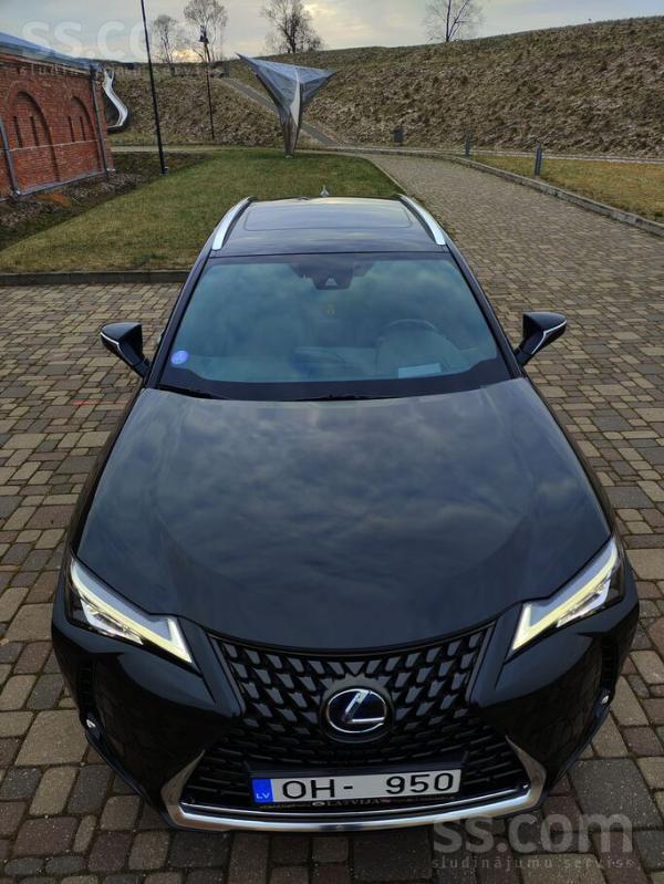 Black Lexus UX 2021 in Daugavpils, with an engine capacity of 2.00 L and mileage of 107 thousand km for 23900 €, photo 9 on AUTOMOTO.COM.LV