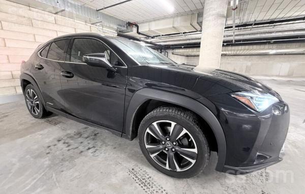 Melns Lexus UX 2021 Rīga, ar dzinēja tilpumu 2.00 L un nobraukumu 56 tūkst. km par 23500 €, foto 2 vietnē AUTOMOTO.COM.LV