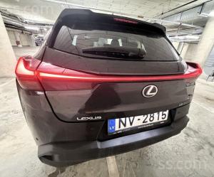 Black Lexus UX 2021 in Riga, with an engine capacity of 2.00 L and mileage of 56 thousand km for 23500 €, photo 5 on AUTOMOTO.COM.LV