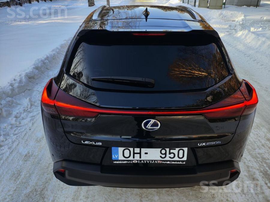 Melns Lexus UX 2021 Daugavpils, ar dzinēja tilpumu 2.00 L un nobraukumu 108 tūkst. km par 23300 €, foto 2 vietnē AUTOMOTO.COM.LV