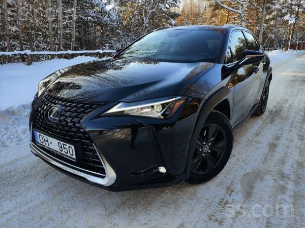 Black Lexus UX 2021 in Daugavpils, with an engine capacity of 2.00 L and mileage of 108 thousand km for 23300 €, photo 4 on AUTOMOTO.COM.LV