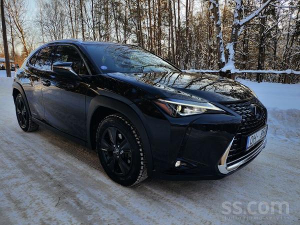Black Lexus UX 2021 in Daugavpils, with an engine capacity of 2.00 L and mileage of 108 thousand km for 23300 €, photo 5 on AUTOMOTO.COM.LV