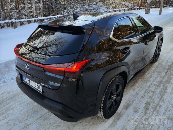 Black Lexus UX 2021 in Daugavpils, with an engine capacity of 2.00 L and mileage of 108 thousand km for 23300 €, photo 9 on AUTOMOTO.COM.LV