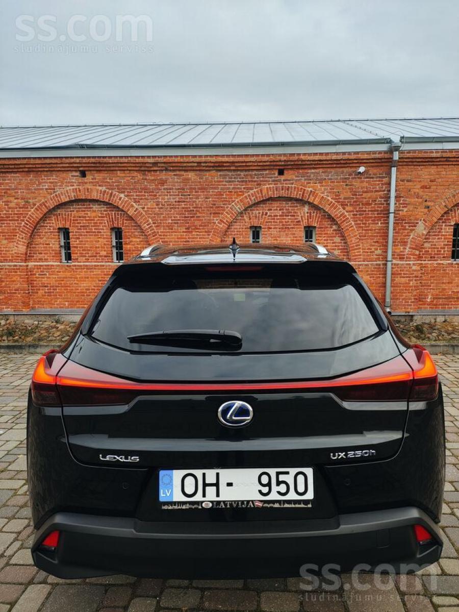 Melns Lexus UX 2021 Daugavpils, ar dzinēja tilpumu 2.00 L un nobraukumu 108 tūkst. km par 22950 €, foto 2 vietnē AUTOMOTO.COM.LV
