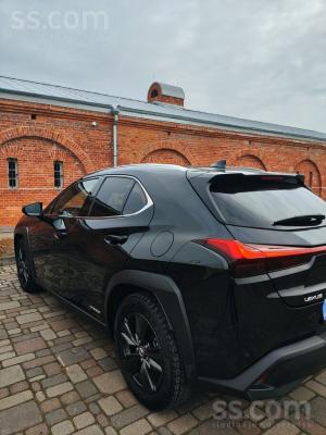 Melns Lexus UX 2021 Daugavpils, ar dzinēja tilpumu 2.00 L un nobraukumu 108 tūkst. km par 22950 €, foto 8 vietnē AUTOMOTO.COM.LV