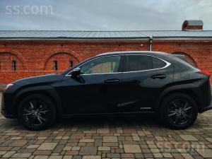 Melns Lexus UX 2021 Daugavpils, ar dzinēja tilpumu 2.00 L un nobraukumu 108 tūkst. km par 22950 €, foto 10 vietnē AUTOMOTO.COM.LV