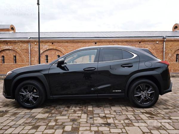 Melns Lexus UX 2021 Daugavpils, ar dzinēja tilpumu 2.00 L un nobraukumu 108 tūkst. km par 22500 €, foto 5 vietnē AUTOMOTO.COM.LV