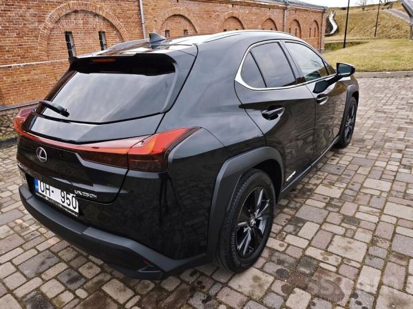 Melns Lexus UX 2021 Daugavpils, ar dzinēja tilpumu 2.00 L un nobraukumu 108 tūkst. km par 22500 €, foto 10 vietnē AUTOMOTO.COM.LV