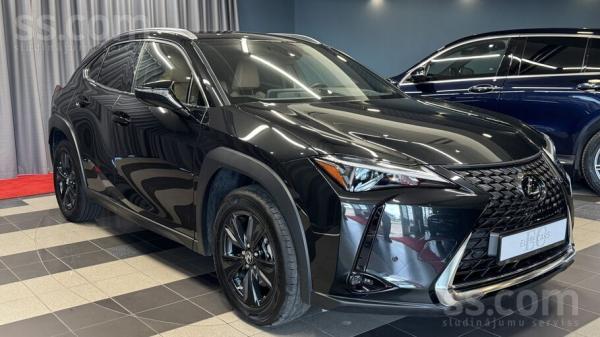 Black Lexus UX 2023 in Riga, with an engine capacity of 2.00 L and mileage of 38 thousand km for 29990 €, photo 3 on AUTOMOTO.COM.LV