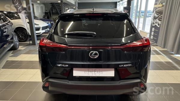 Black Lexus UX 2023 in Riga, with an engine capacity of 2.00 L and mileage of 38 thousand km for 29990 €, photo 6 on AUTOMOTO.COM.LV
