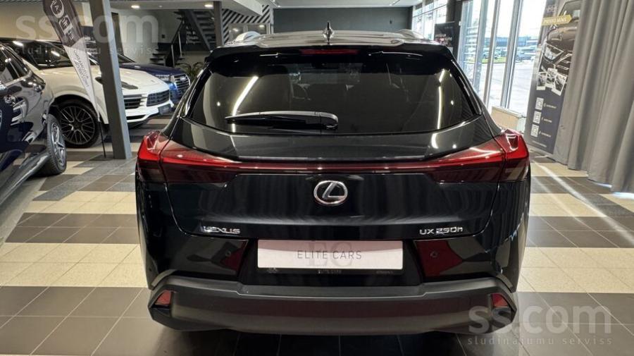 Melns Lexus UX 2023 Rīga, ar dzinēja tilpumu 2.00 L un nobraukumu 38 tūkst. km par 29990 €, foto 7 vietnē AUTOMOTO.COM.LV