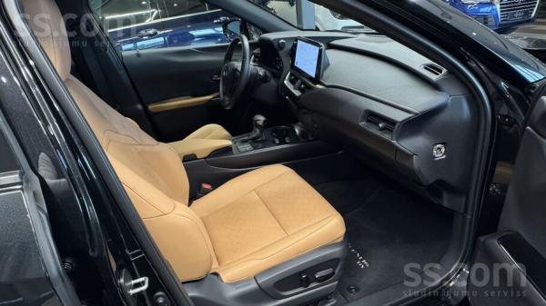 Black Lexus UX 2023 in Riga, with an engine capacity of 2.00 L and mileage of 38 thousand km for 29990 €, photo 10 on AUTOMOTO.COM.LV