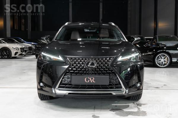 Черный Лексус UX 2023 в Рига, объемом двигателя 2.00 л и пробегом 35 тыс. км за 34500 €, фото 2 на AUTOMOTO.COM.LV