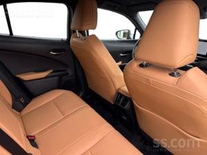 Melns Lexus UX 2024 Rīga, ar dzinēja tilpumu 2.00 L un nobraukumu 22 tūkst. km par 42900 €, foto 8 vietnē AUTOMOTO.COM.LV