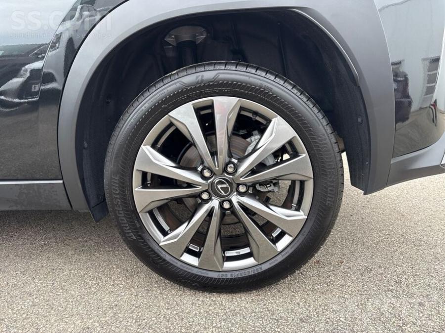 Melns Lexus UX 2024 Rīga, ar dzinēja tilpumu 2.00 L un nobraukumu 22 tūkst. km par 42900 €, foto 16 vietnē AUTOMOTO.COM.LV