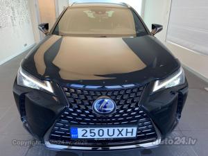 Black Lexus UX 2019 in Tallinn, with an engine capacity of 2.00 L and mileage of 82 thousand km for 24900 €, photo 3 on AUTOMOTO.COM.LV
