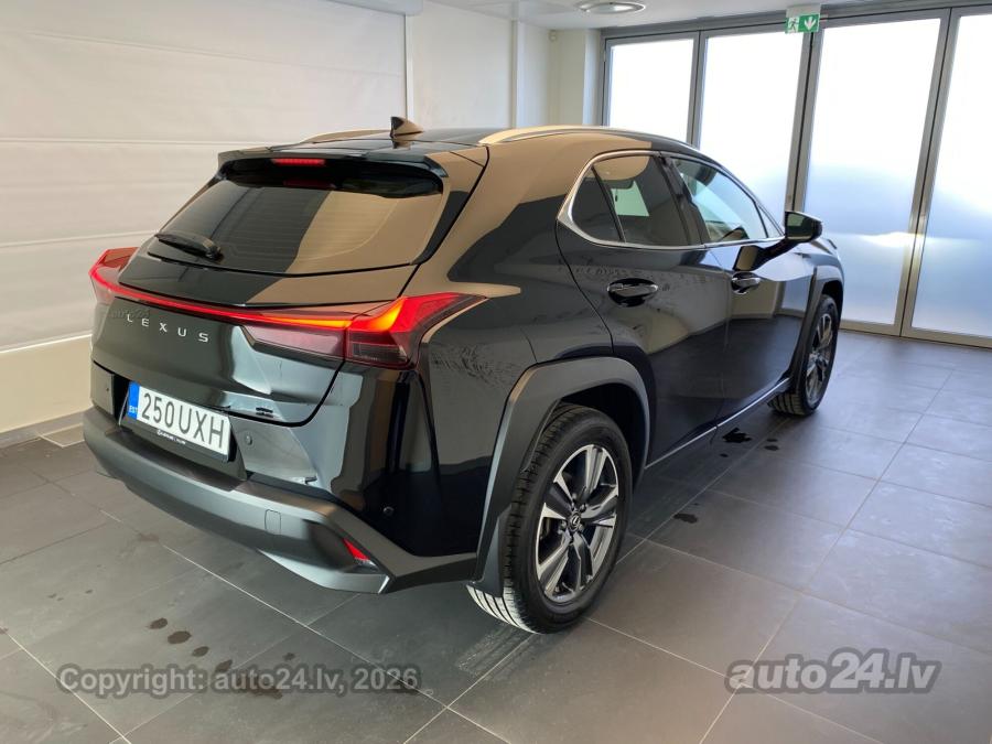Black Lexus UX 2019 in Tallinn, with an engine capacity of 2.00 L and mileage of 82 thousand km for 24900 €, photo 5 on AUTOMOTO.COM.LV