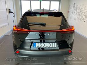 Black Lexus UX 2019 in Tallinn, with an engine capacity of 2.00 L and mileage of 82 thousand km for 24900 €, photo 6 on AUTOMOTO.COM.LV