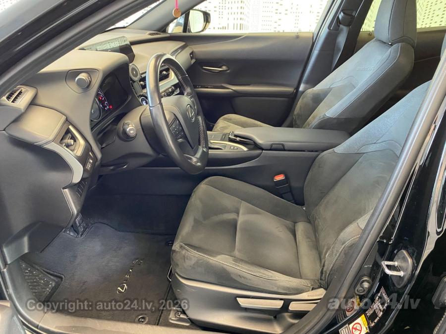 Black Lexus UX 2019 in Tallinn, with an engine capacity of 2.00 L and mileage of 82 thousand km for 24900 €, photo 9 on AUTOMOTO.COM.LV