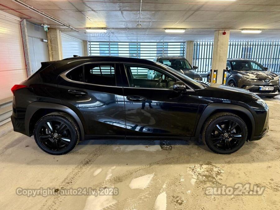 Black Lexus UX 2021 in Tallinn, with an engine capacity of 2.00 L and mileage of 79 thousand km for 24990 €, photo 5 on AUTOMOTO.COM.LV