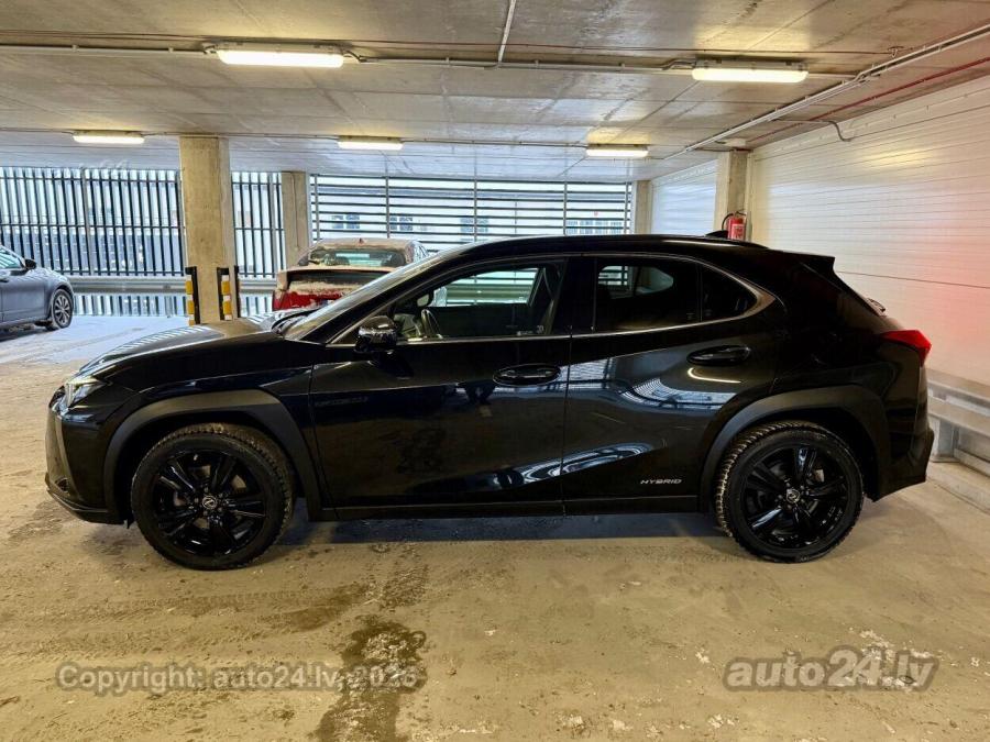 Black Lexus UX 2021 in Tallinn, with an engine capacity of 2.00 L and mileage of 79 thousand km for 24990 €, photo 6 on AUTOMOTO.COM.LV