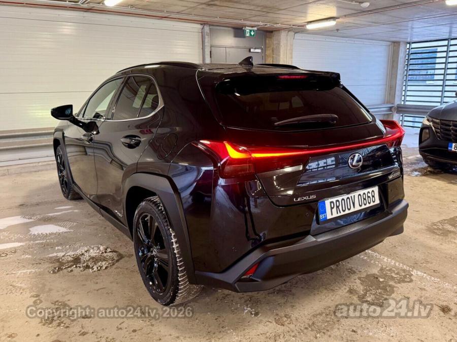 Black Lexus UX 2021 in Tallinn, with an engine capacity of 2.00 L and mileage of 79 thousand km for 24990 €, photo 7 on AUTOMOTO.COM.LV