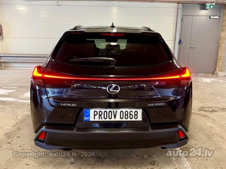 Black Lexus UX 2021 in Tallinn, with an engine capacity of 2.00 L and mileage of 79 thousand km for 24990 €, photo 8 on AUTOMOTO.COM.LV