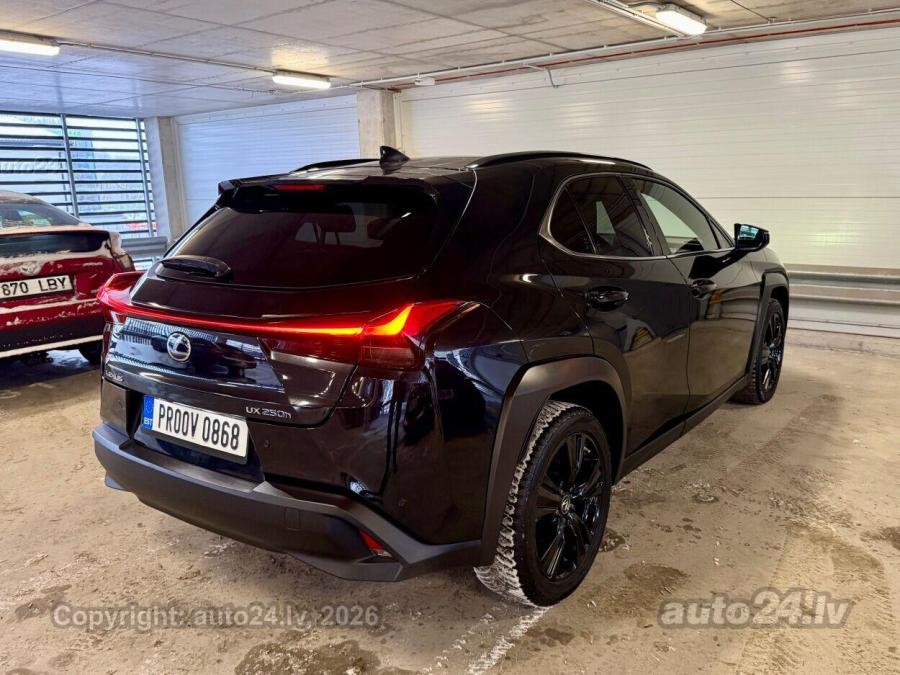 Black Lexus UX 2021 in Tallinn, with an engine capacity of 2.00 L and mileage of 79 thousand km for 24990 €, photo 9 on AUTOMOTO.COM.LV