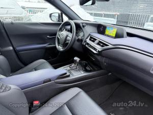 Black Lexus UX 2021 in Tallinn, with an engine capacity of 2.00 L and mileage of 79 thousand km for 24990 €, photo 13 on AUTOMOTO.COM.LV