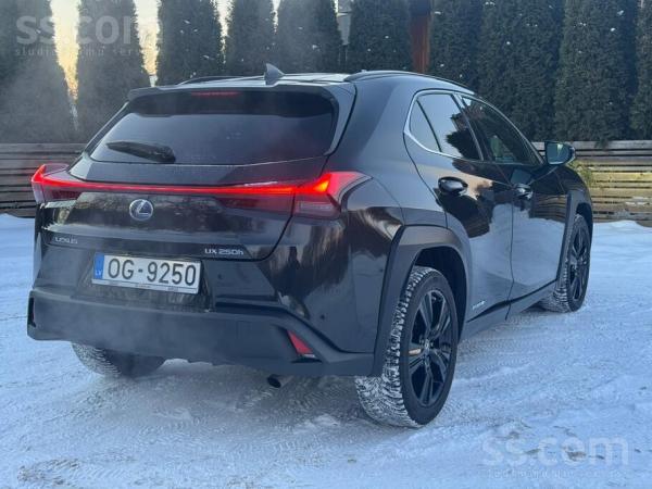 Melns Lexus UX 2021 Rīga, ar dzinēja tilpumu 2.00 L un nobraukumu 37 tūkst. km par 24120 €, foto 3 vietnē AUTOMOTO.COM.LV
