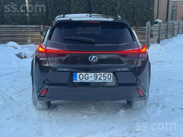 Melns Lexus UX 2021 Rīga, ar dzinēja tilpumu 2.00 L un nobraukumu 37 tūkst. km par 24120 €, foto 8 vietnē AUTOMOTO.COM.LV