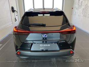 Melns Lexus UX 2021 Tallina, ar dzinēja tilpumu 2.00 L un nobraukumu 62 tūkst. km par 26300 €, foto 4 vietnē AUTOMOTO.COM.LV